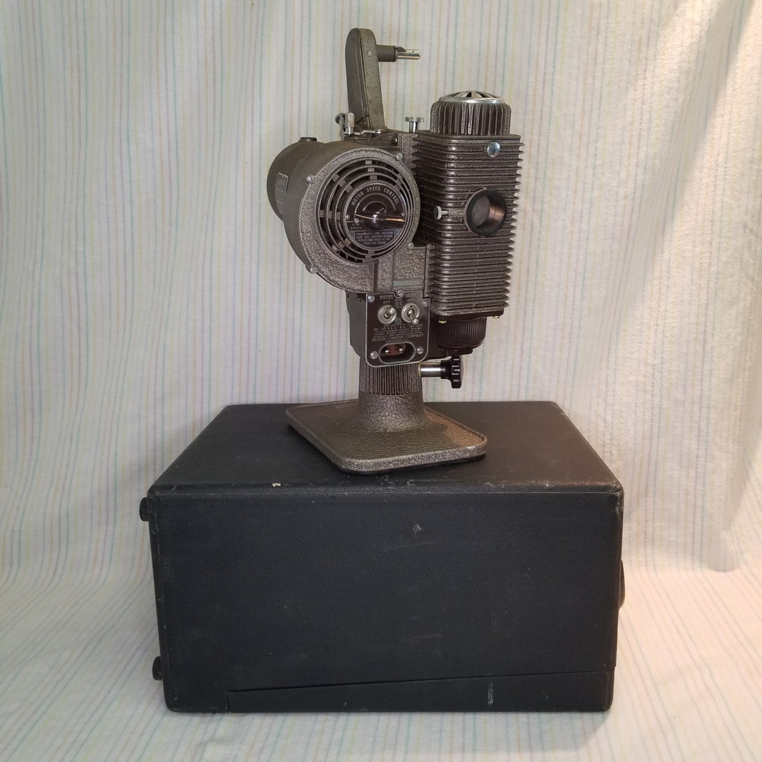 Vintage 1940s Revere Eight 8mm Reel to Reel Movie Projector w/ Case ...