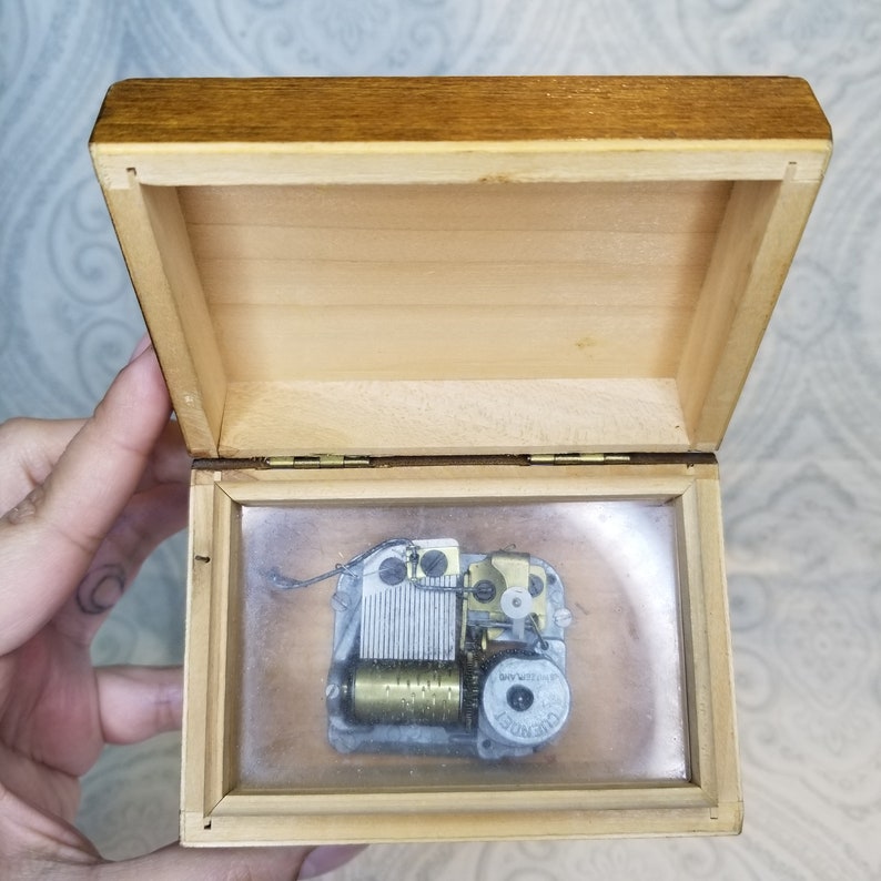 Vintage Cuendet Swiss Musical Movement Music Box Wood happy Wanderer ...