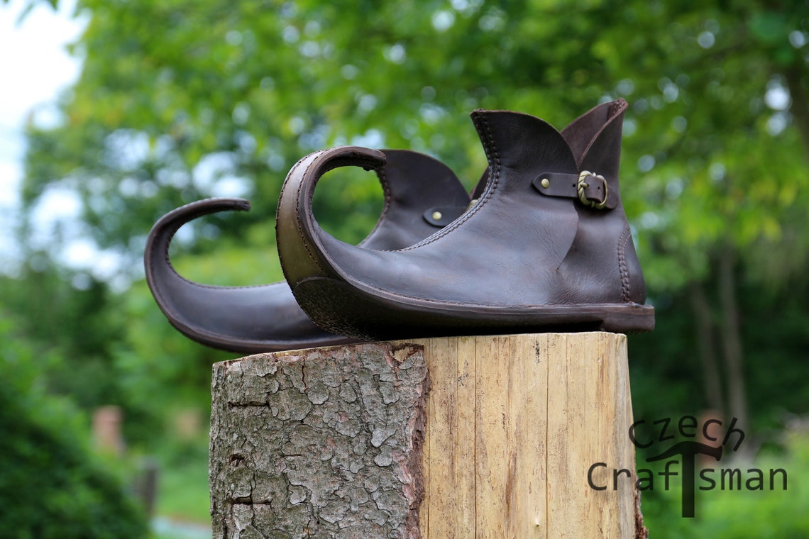 Poulaines With Distinctive Curved Points - Etsy