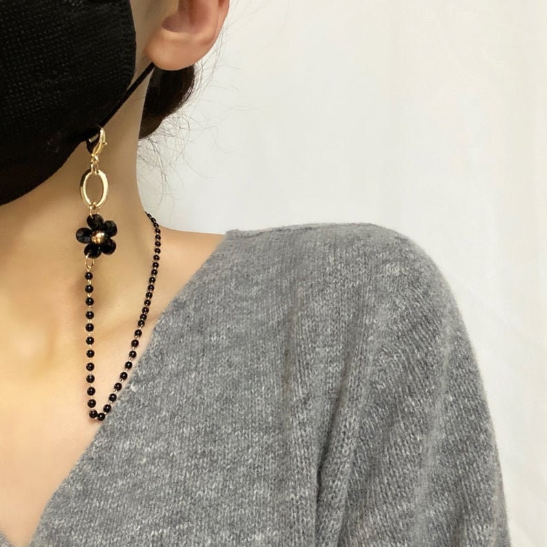 Black Pearl Mask Lanyard Necklace with Daisy Flower Charms | Etsy