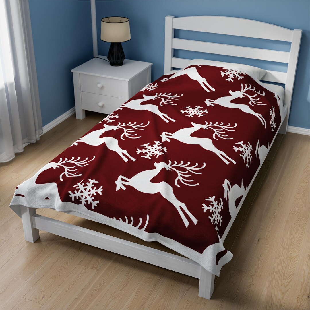 Red Reindeer and Snowflake Christmas Blanket Cozy Velveteen Holiday ...