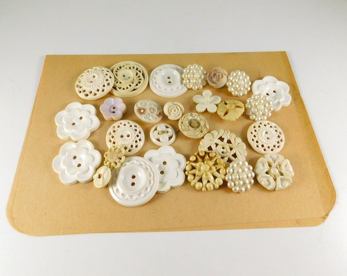 1920's 1950's Fancy White Floral Button Lot, 27 Count Plastic, Assorted ...
