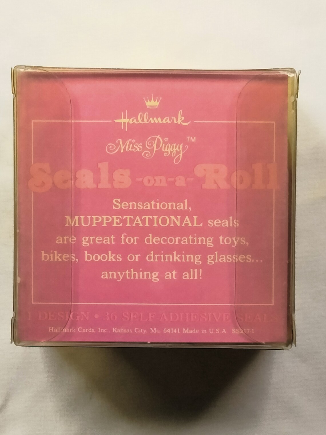 Vintage 1981 Hallmark Miss Piggy Muppets Sticker 2”x2” Roll of 27 ...