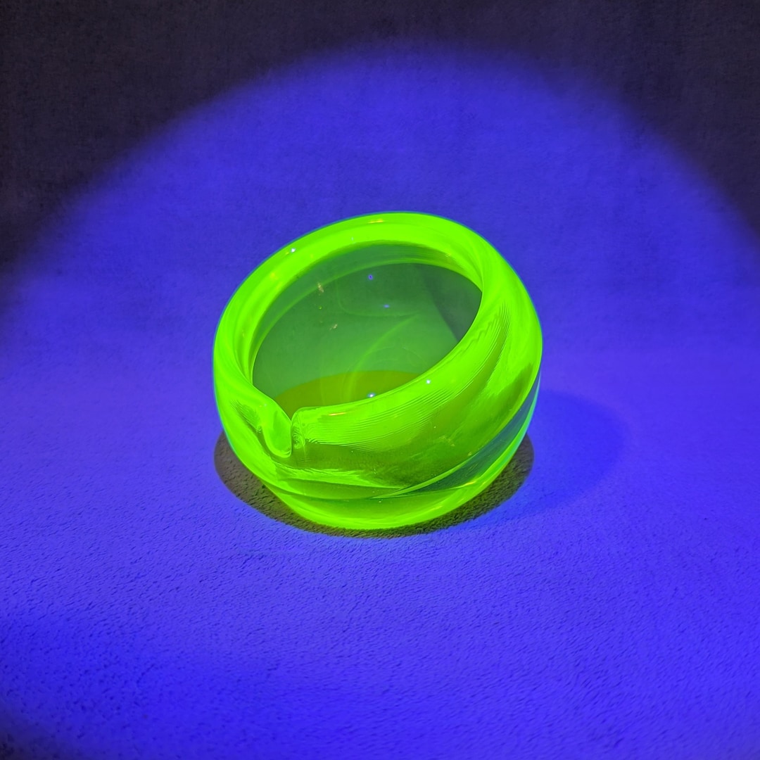 Rare Viking Uranium Glass Ashtray Midcentury Modern Vaseline, UV ...