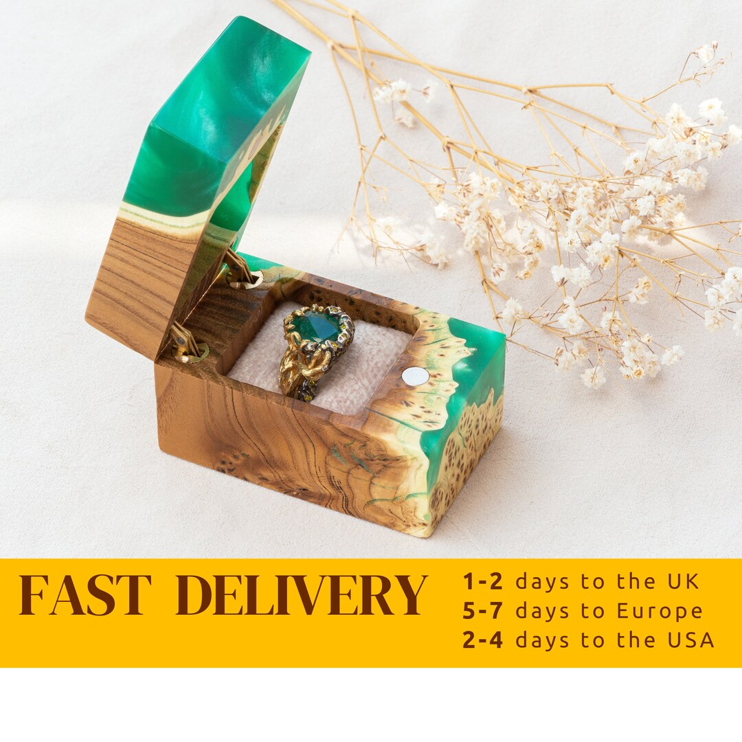 CHORD Emerald Green Resin & Wood Engagement Ring Box. Art Epoxy Ring ...