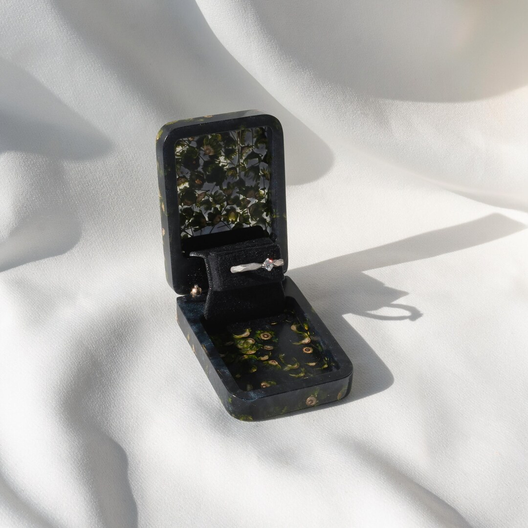 FLIP Epoxy Resin & Dried Flowers Proposal Ring Box. Unique Engagement ...