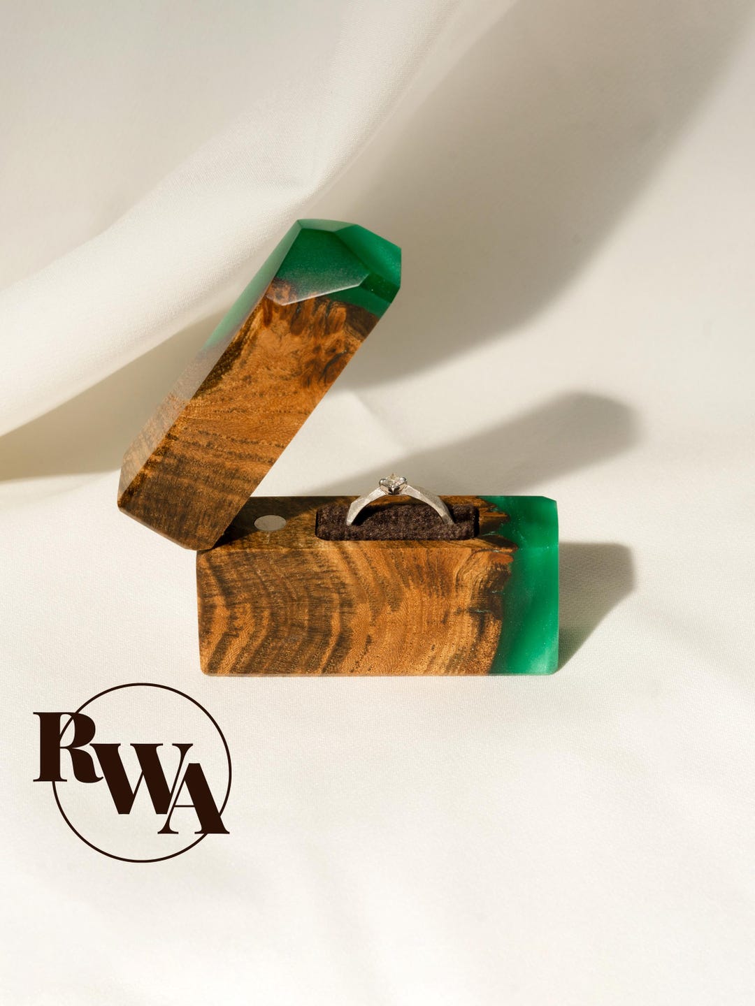 FLASH – Wood & Emerald Resin Ring Box Romantic Gift for Her. Luxury ...