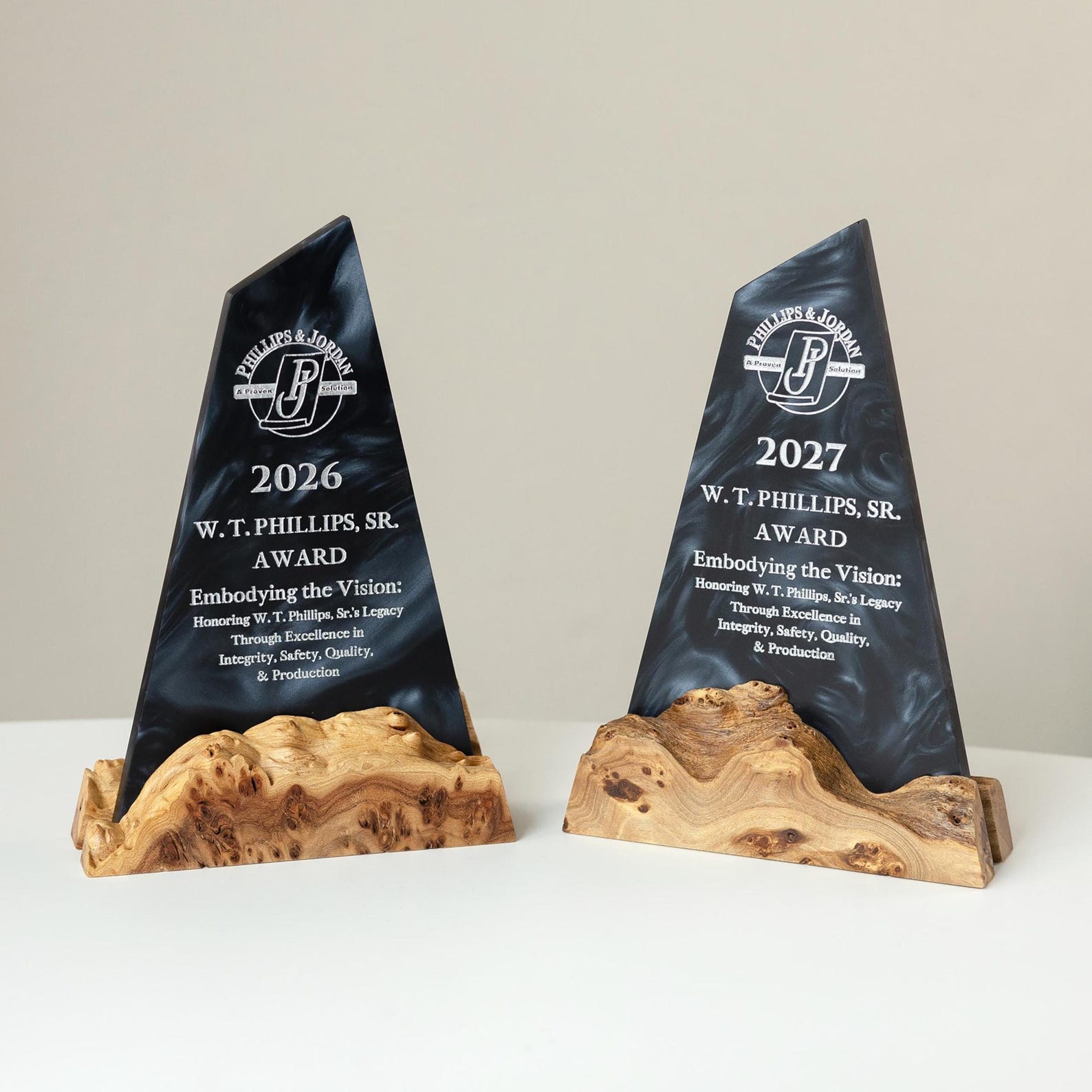 APEX – best Mom Ever – personalized Awards Made of Wood & Resin ...
