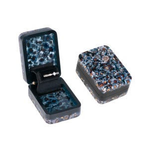 FLIP Epoxy Resin & Dried Flowers Proposal Ring Box. Unique Engagement ...