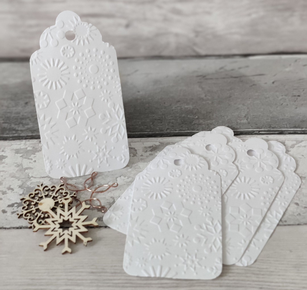 Pack of 12 White Snowflake Embossed Gift Tags for Presents Table Decor ...