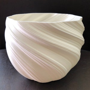 Medium Twisted Flower Pot for Plants of All Kinds (white) - 6" Diameter ...