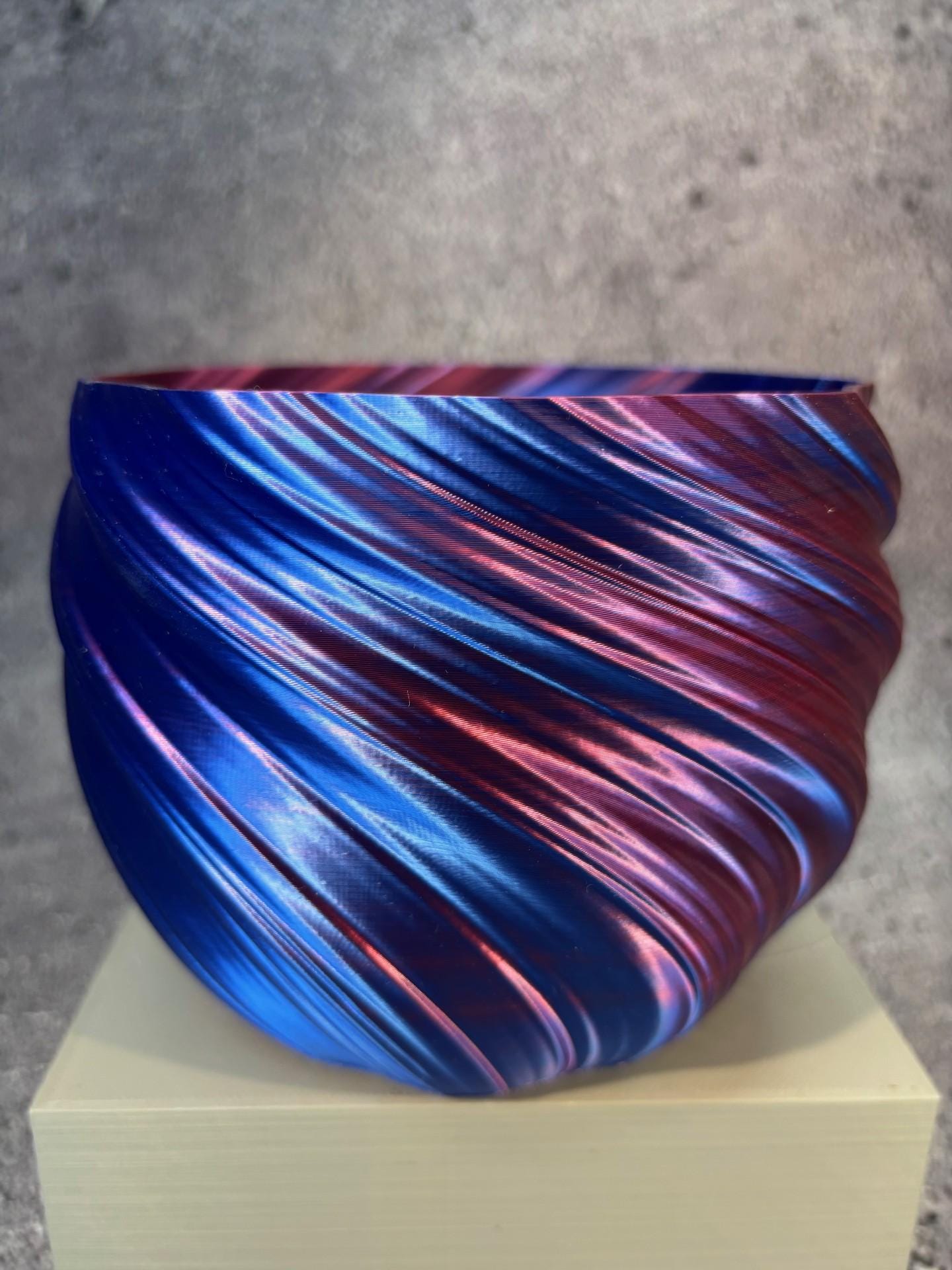 Medium Twisted Flower Pot for Plants of All Kinds (iridescent Blue ...