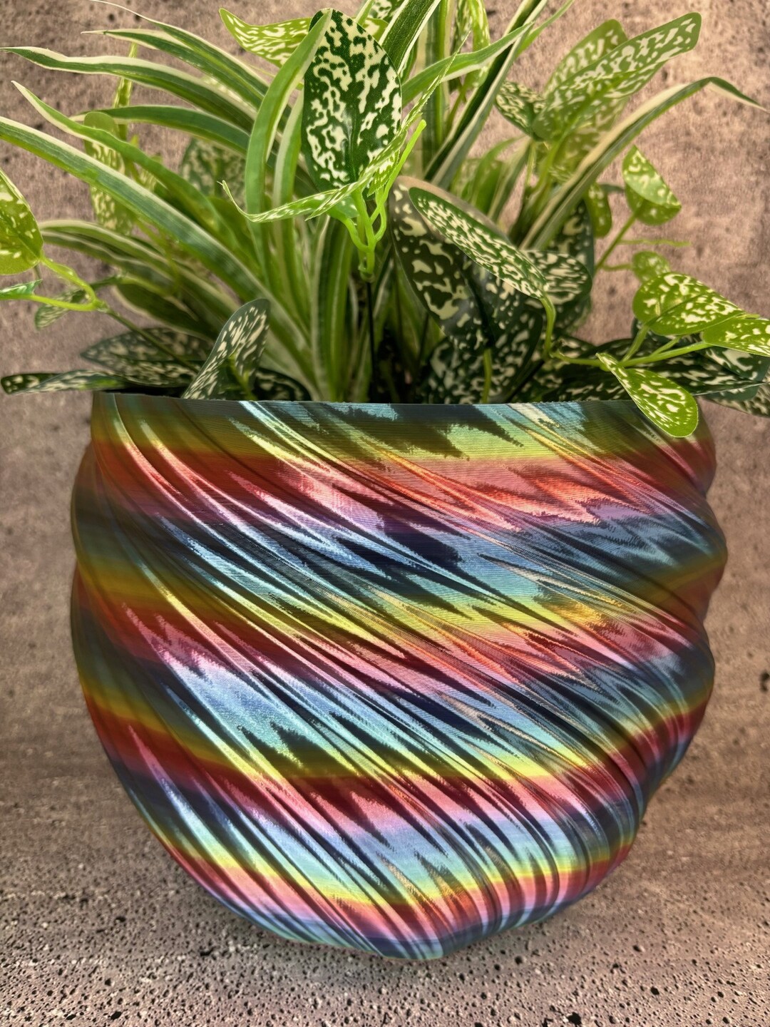 Extra Large Twisted Flower Pot for Plants of All Kinds - 10" Diameter ...