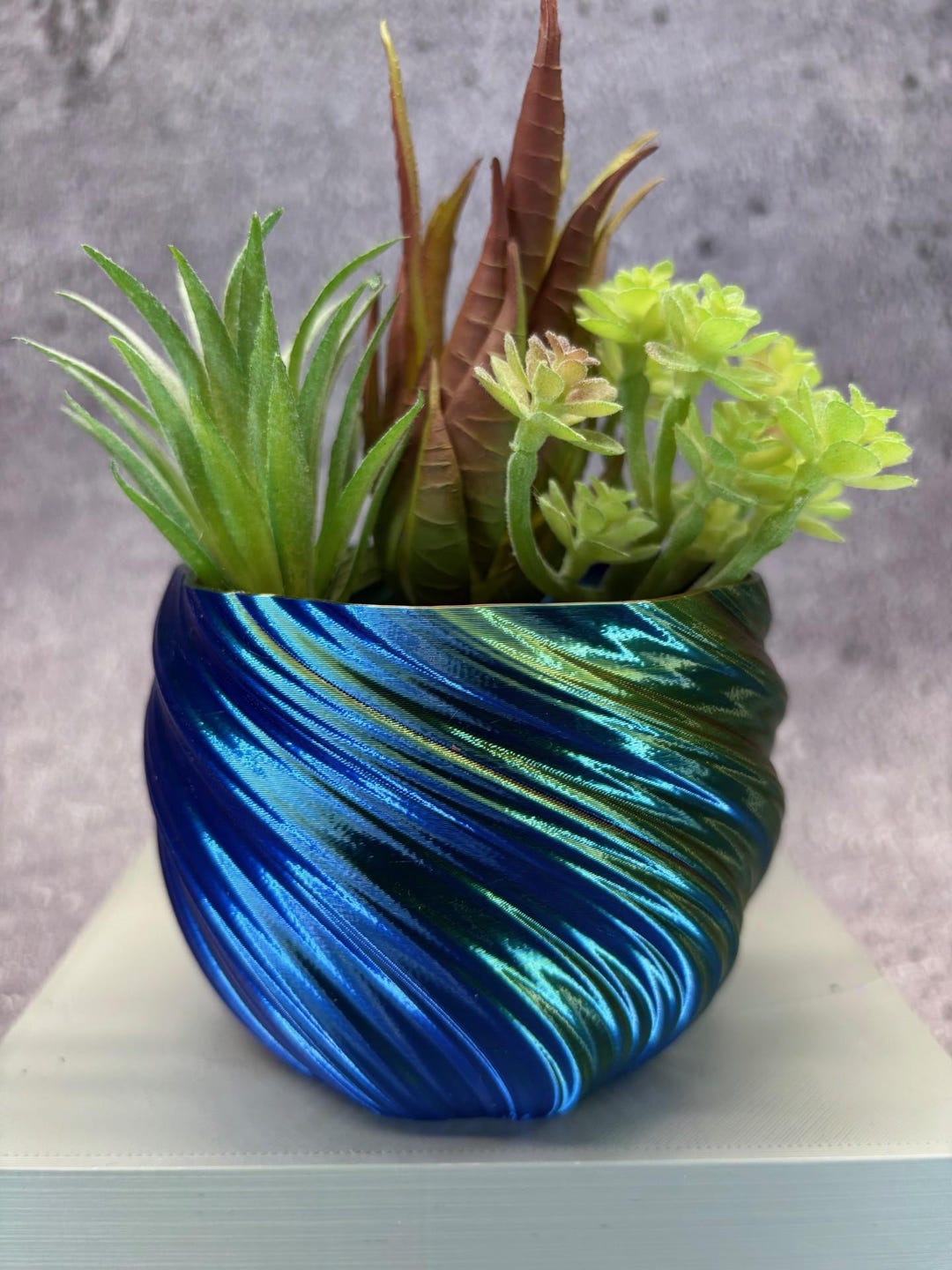 Small Twisted Flower Pot for Plants of All Kinds (red, Blue, Yellow Tri ...