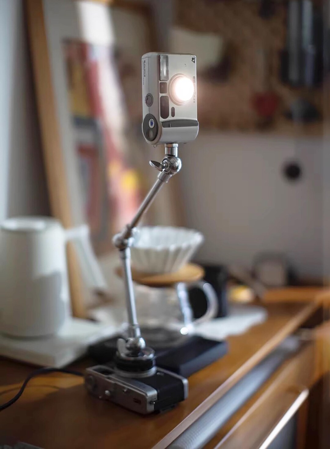 Unique Desk Lamp, Features A Camera Shade & A Mechanical Camera Base ...