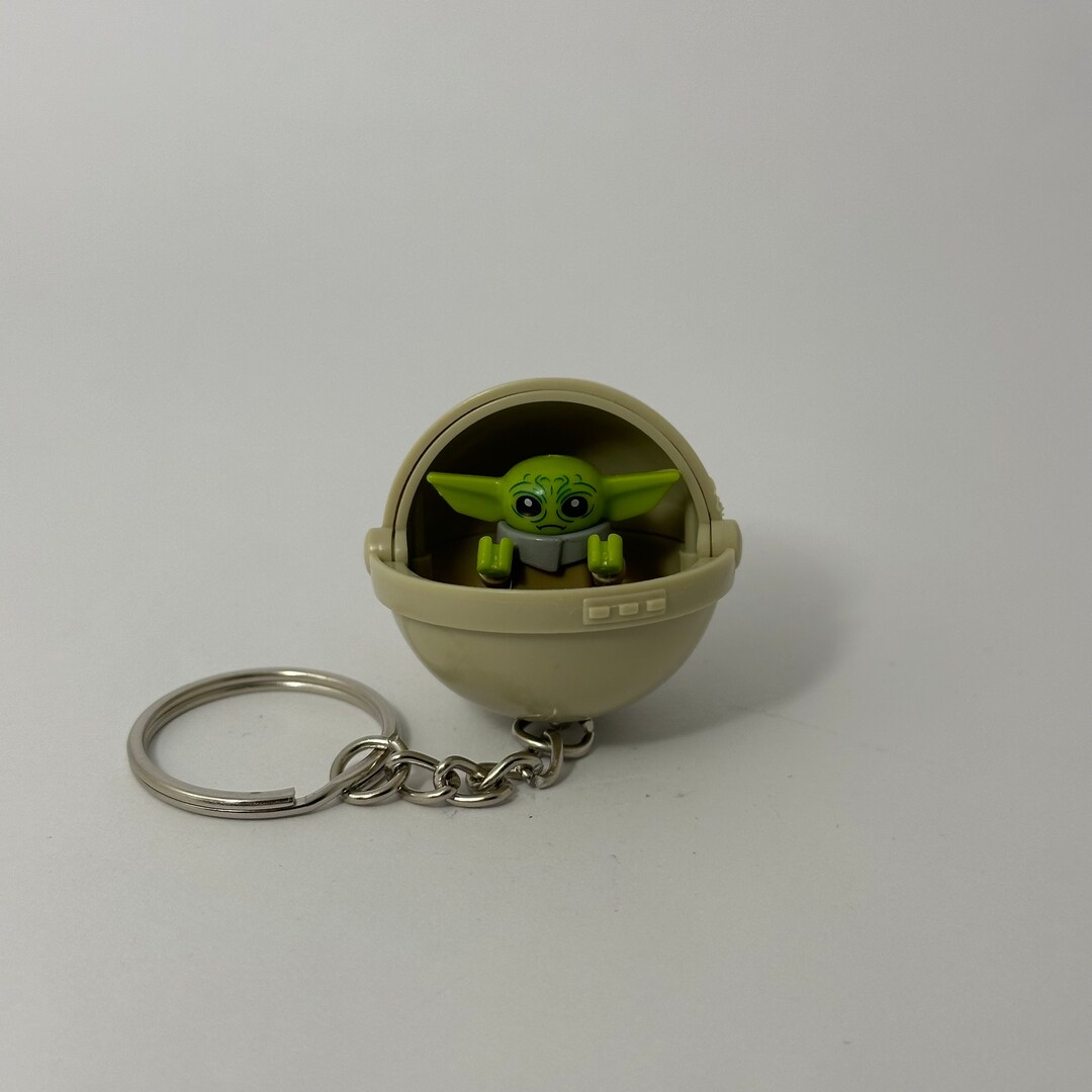 Grogu in Pod Mini Figure Keychain - Geek Nerd Retro - Star Wars Baby ...