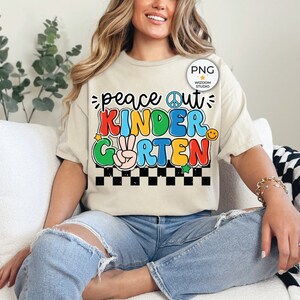 Peace Out Kindergarten PNG Image, Groovy School Retro Boy Design ...