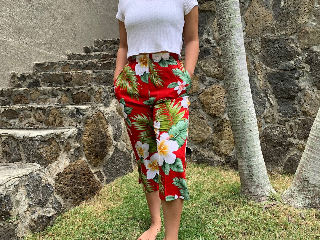 Made in Hawaii Ladies Elastic Waist Rayon Capri Pants, White Hibisicus ...