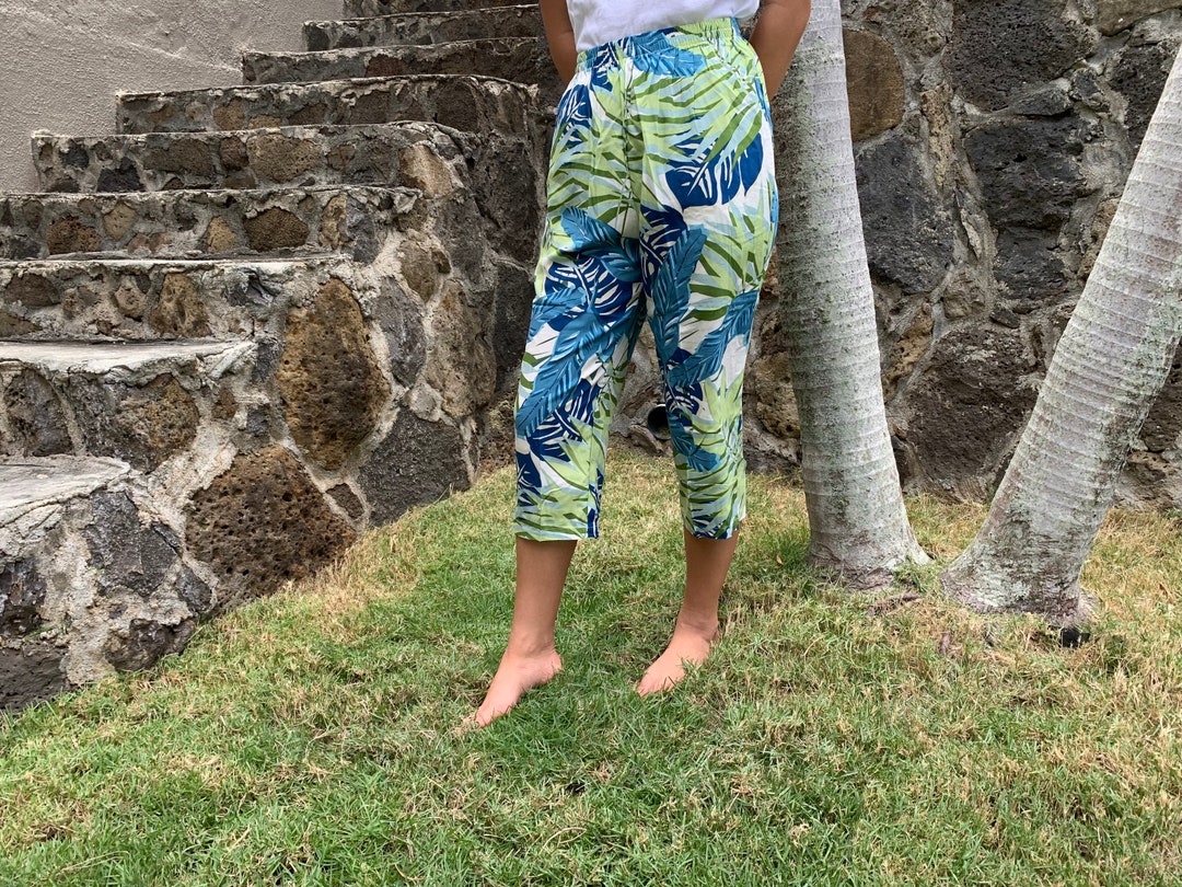 Made in Hawaii Rayon Capri Pants: Floral Fern Elastic Waist, Perfect ...
