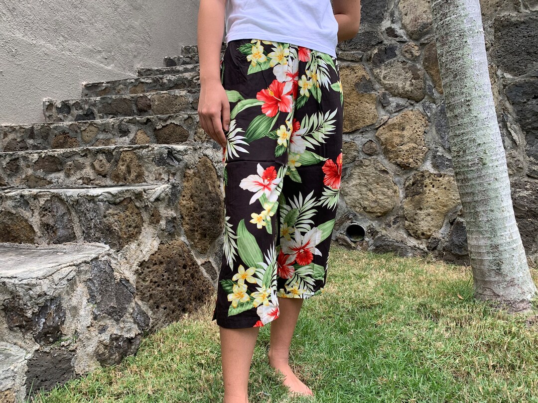 Made in Hawaii Rayon Capri: Elastic Waist, Red Hibiscus Print - Etsy
