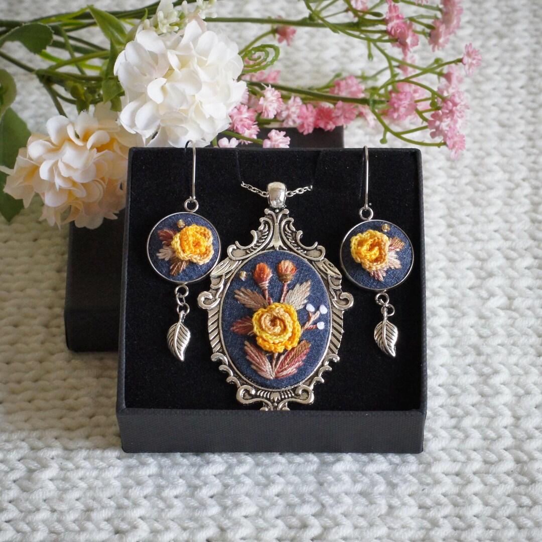 Yellow Rose Jewelry Set: Victorian Pendant Necklace and Dangle Earrings ...