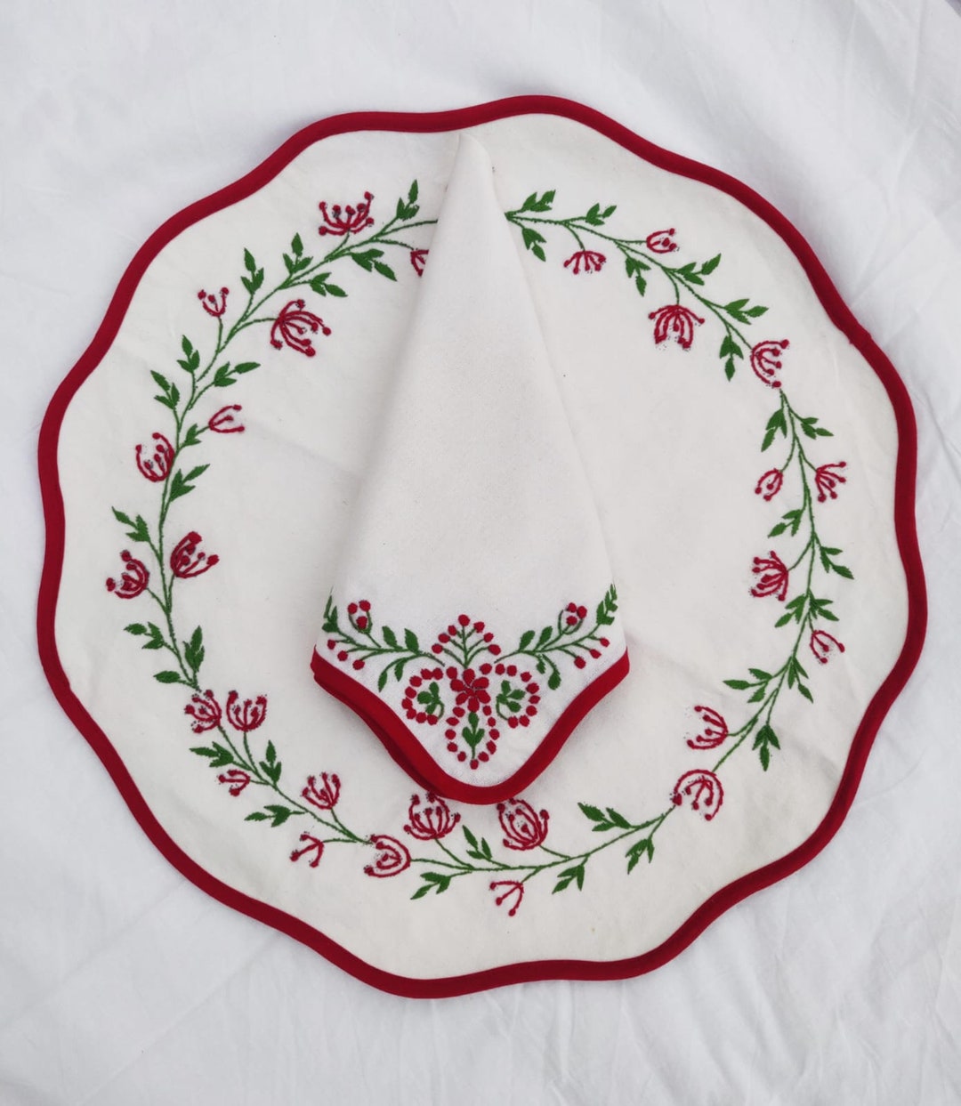 Christmas Linen - Hand Embroidery Table Linen- Scallop Napkins and ...