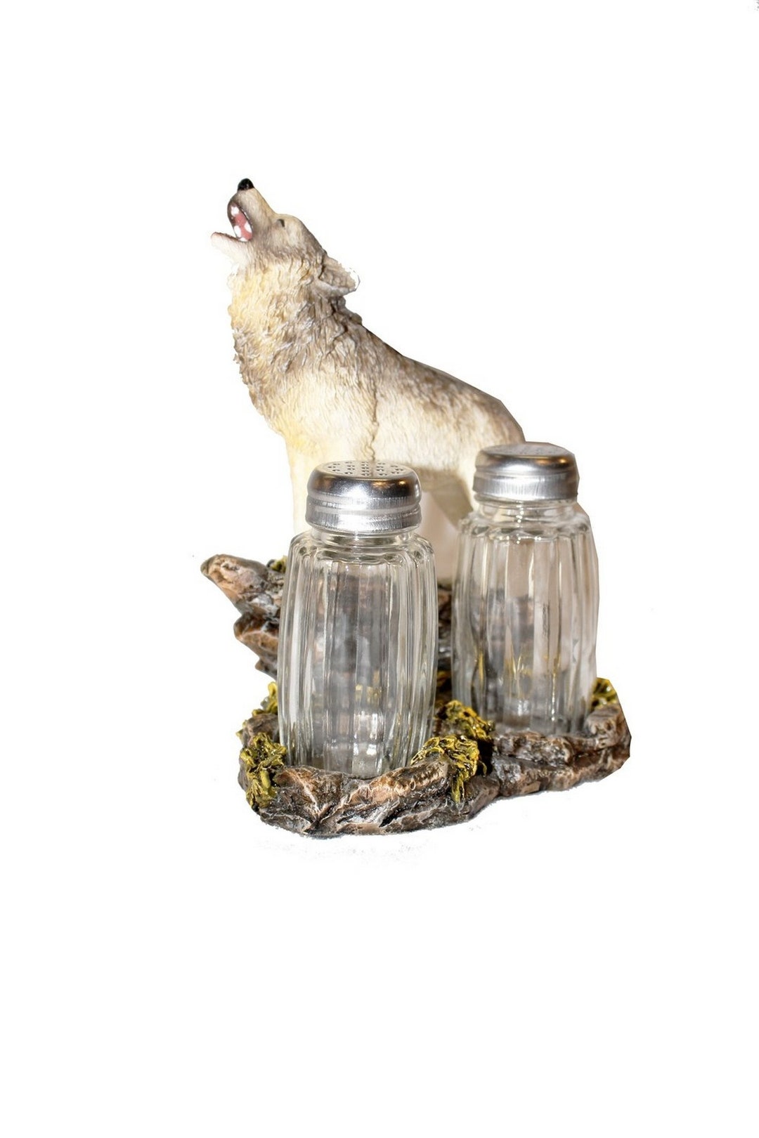 Wolf Howling Salt and Pepper Shaker Western Theme Wilderness Table Top ...