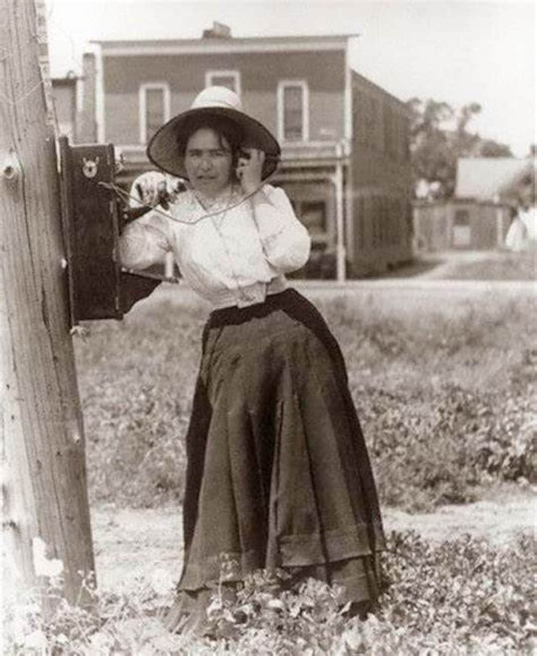 8 X 10 Photo Vintage Women Making Phone Call at First Payphone 1900s I ...