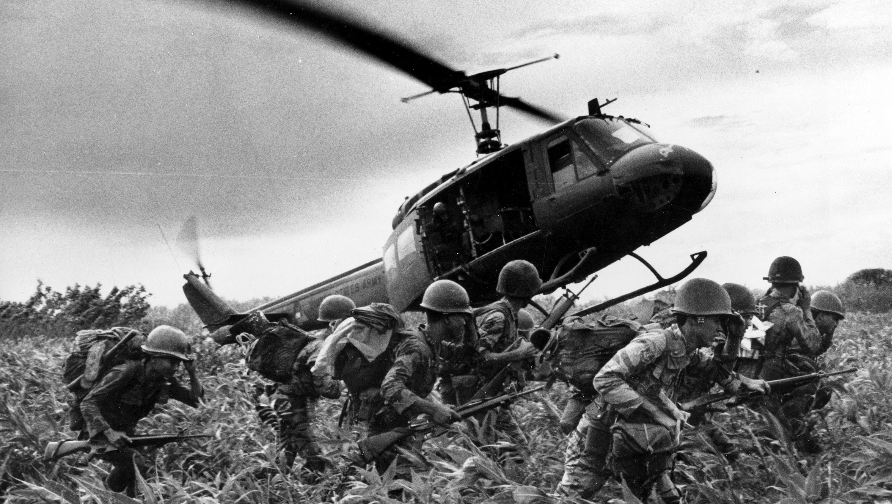 Vietnam War Chopper Dropping Soldiers 8 X 10 Photo | Etsy