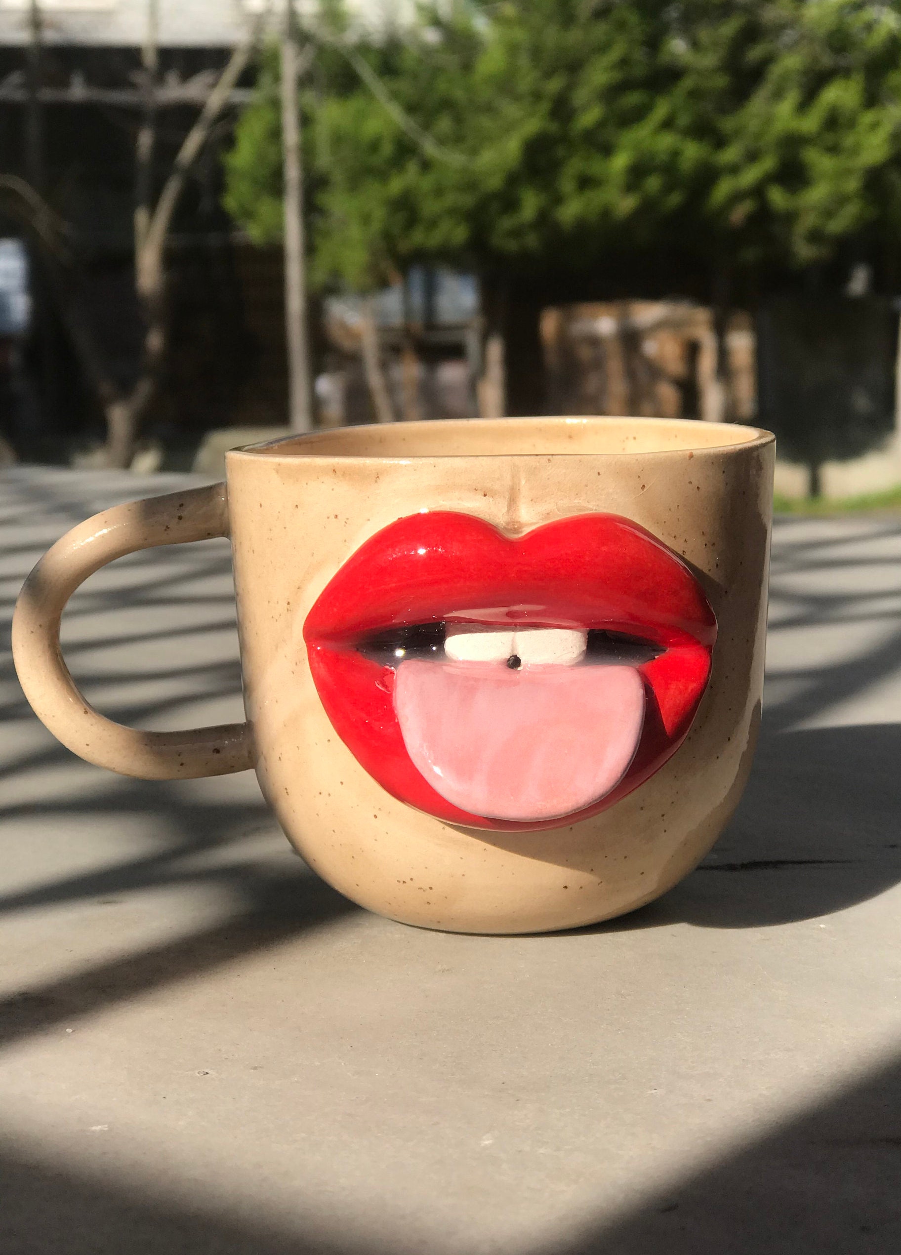 Taza de cerámica en relieve en forma de labio rojo hecha a - Etsy España
