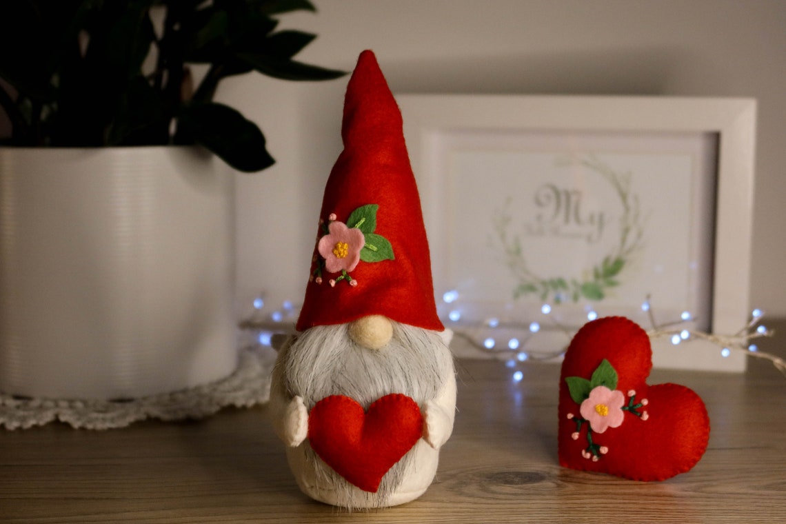 Valentine Gnome Sewing Pattern PDF SVG Felt Heart With - Etsy