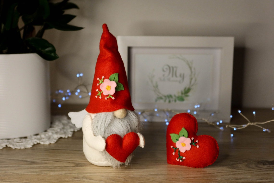 Valentine Gnome Sewing Pattern PDF SVG Felt Heart With - Etsy