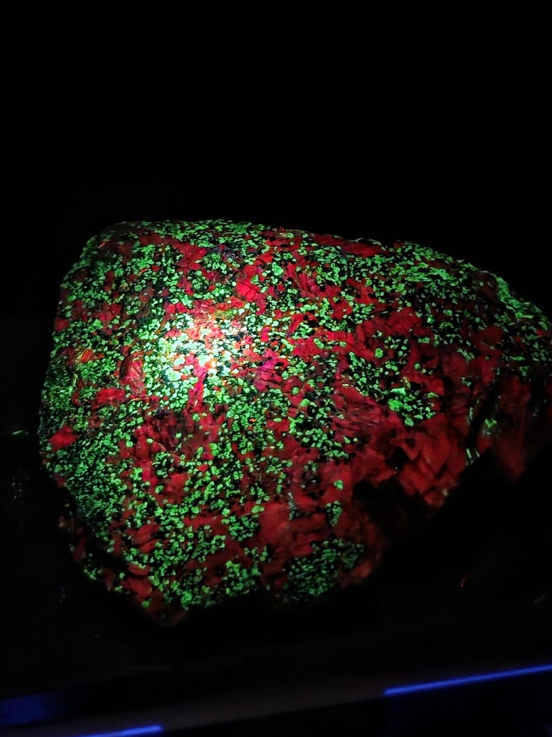UV Reactive Willemite Franklinite Shortwave Fluorescent Mineral Display ...