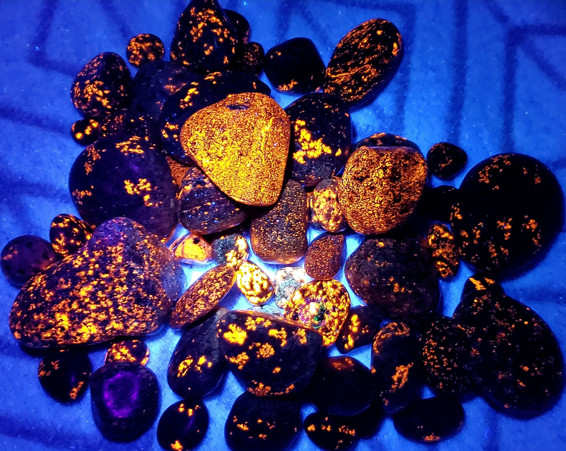 Yooperstone Yooperlite Flyorescing Sodalite Emberlite | Etsy