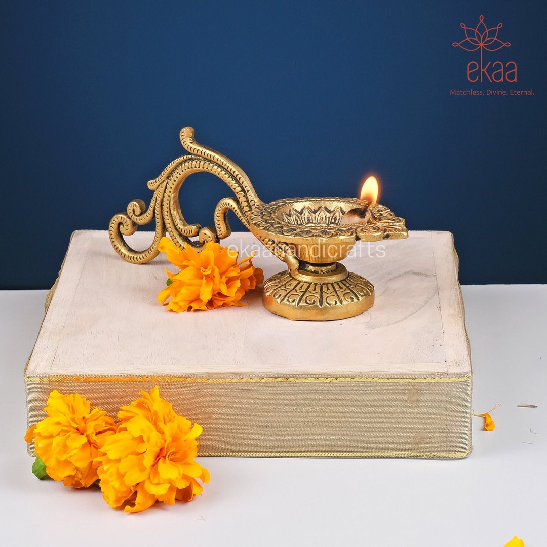 Brass Diya With Handle for Home Temple, Oil Wick Pooja Aarti Diya ...