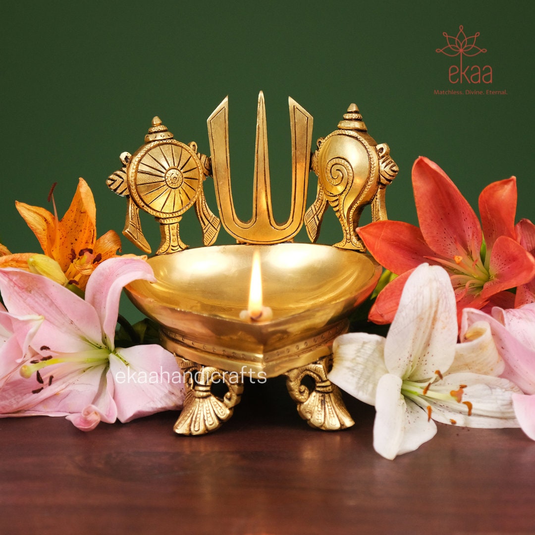 Brass Shankh Chakra Diya Lamp, Vaishnav Symbol Diya, Home Temple Deepak ...
