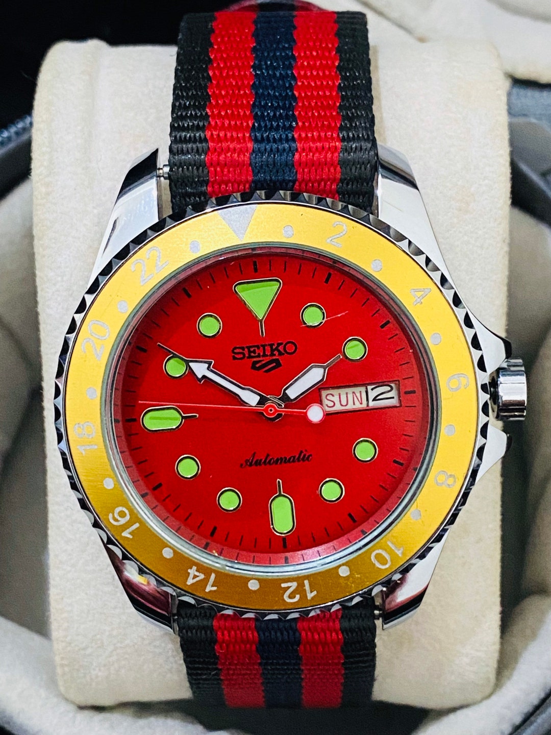 Seiko 5 rotating Bazel Red Dial Automatic Day/date 21jewels Japan Made ...