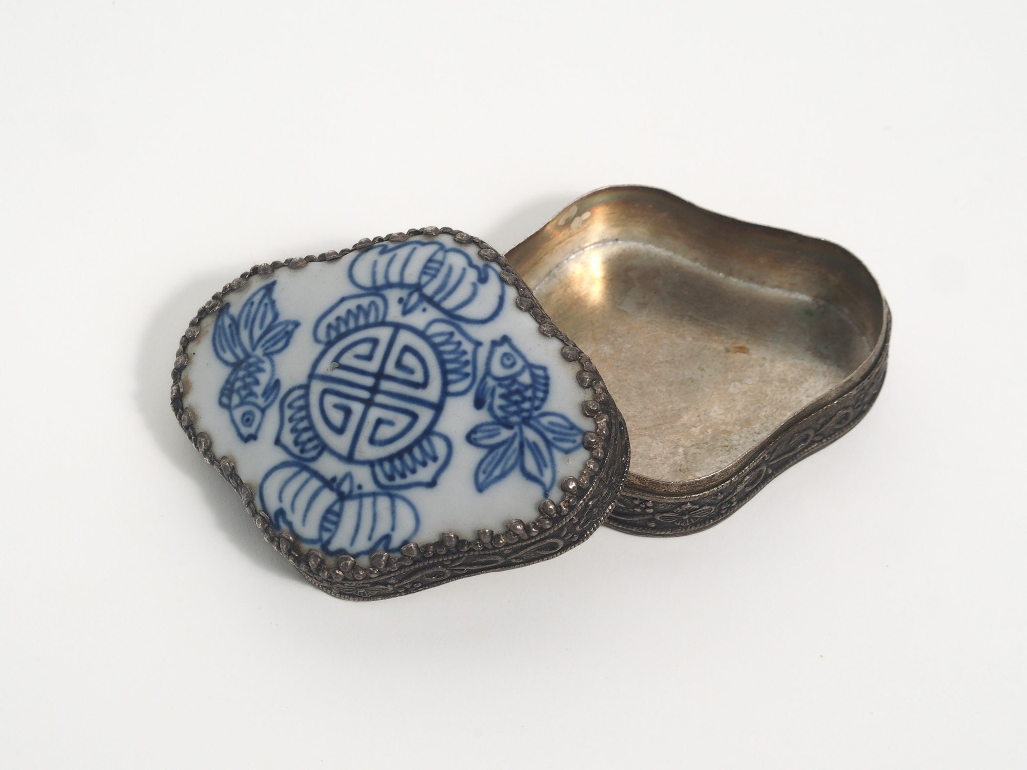 Vintage Chinese Porcelain Shard Box, White and Blue Porcelain Trinket ...