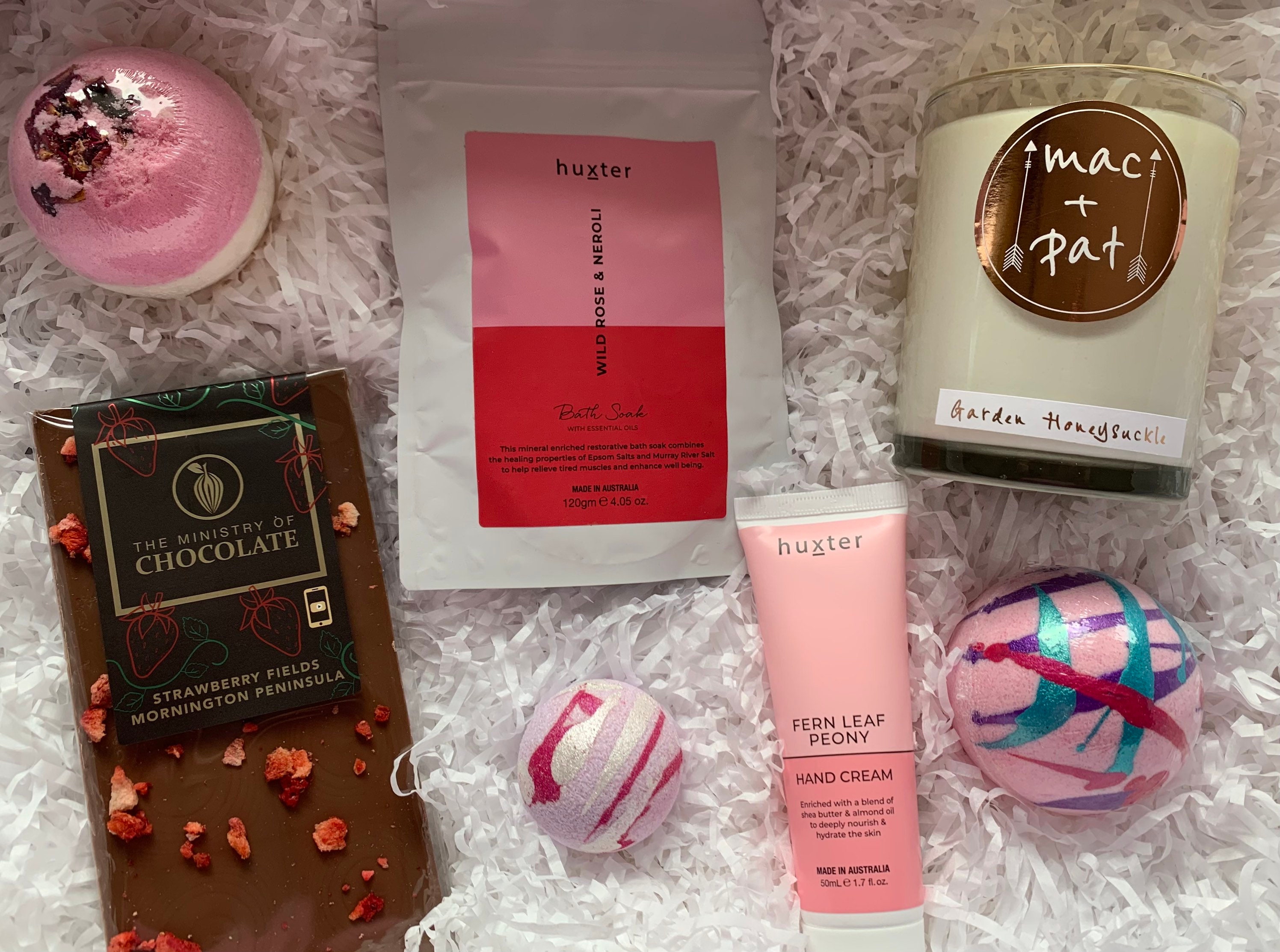 Mega Bath Relaxation Pamper Hamper Bath Bombs, Bath Soak, Candle ...