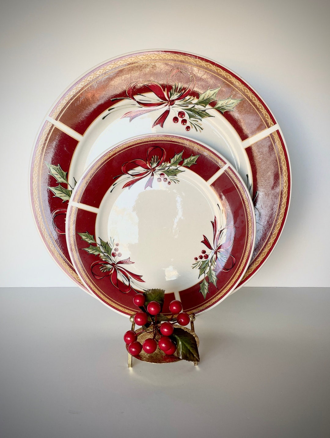 Vintage Everyday Gibson Holiday Dinner or Salad, Dessert Plate; Pattern ...