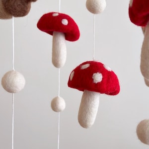 Felt Mushroom & Acorn Baby Mobile, Woodland Nursery Decor - Etsy