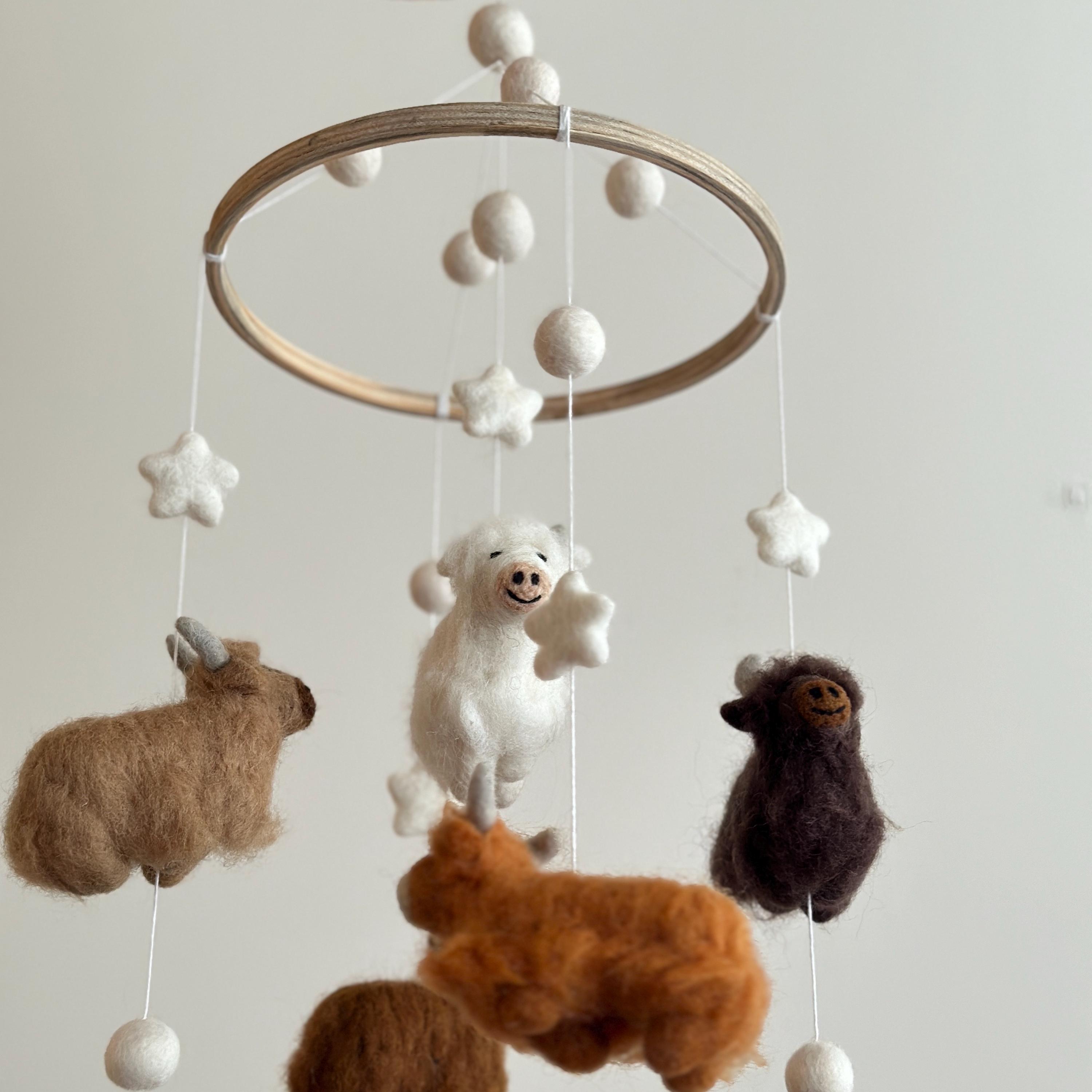 Felt Highland Cow Baby Mobile for Nursery Decor, Baby Shower's Gift - Etsy