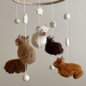 Felt Highland Cow Baby Mobile for Nursery Decor, Baby Shower's Gift - Etsy