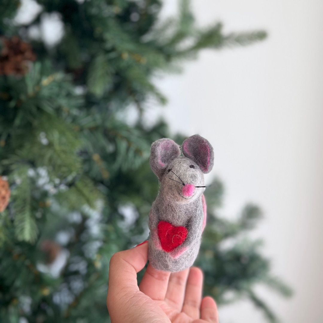 Mouse Holding Heart Finger Puppet, Rat Finger Puppet, Waldorf Toy ...