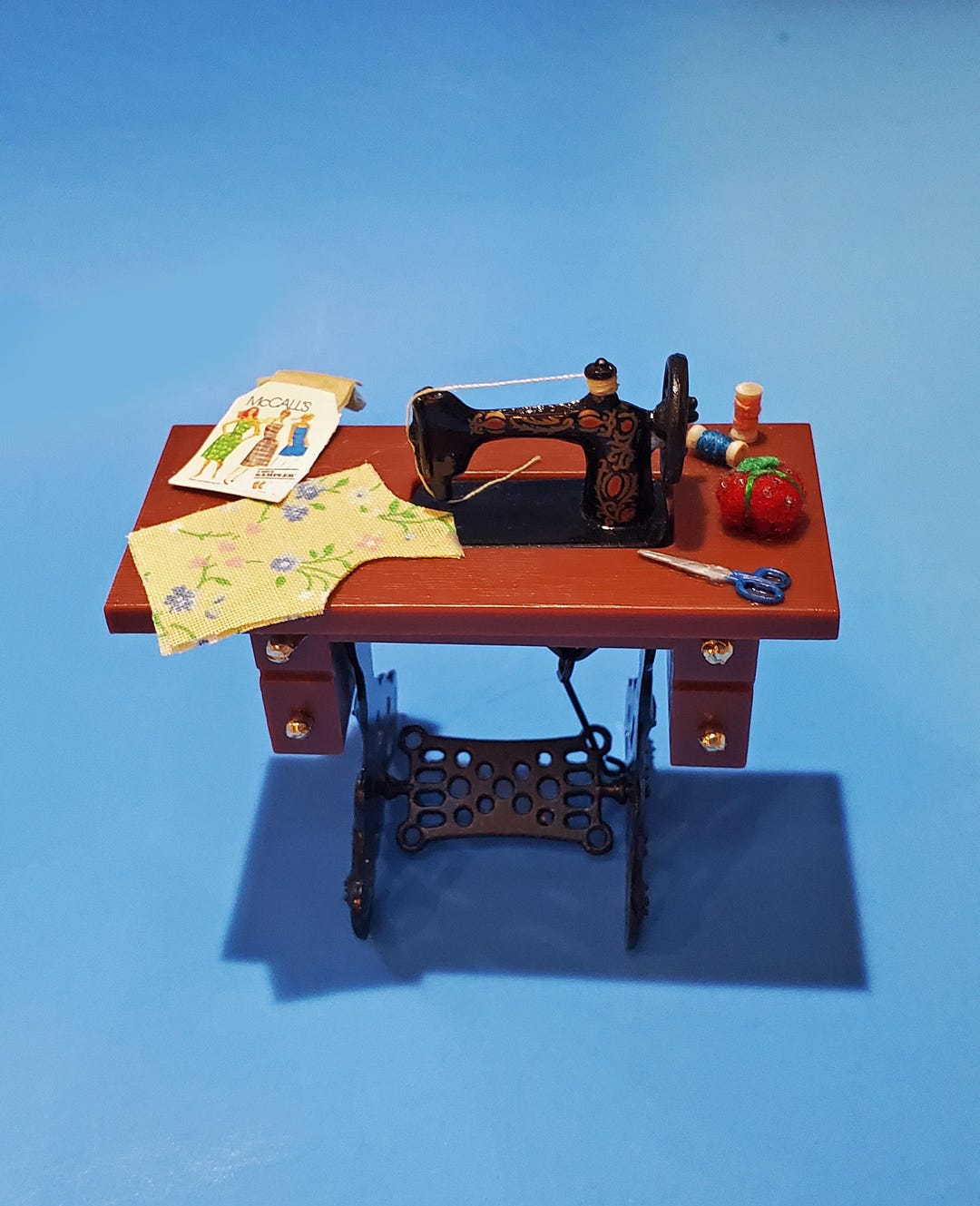 1" Scale Miniature Old Fashion Treadle Sewing Machine in Cabinet ...