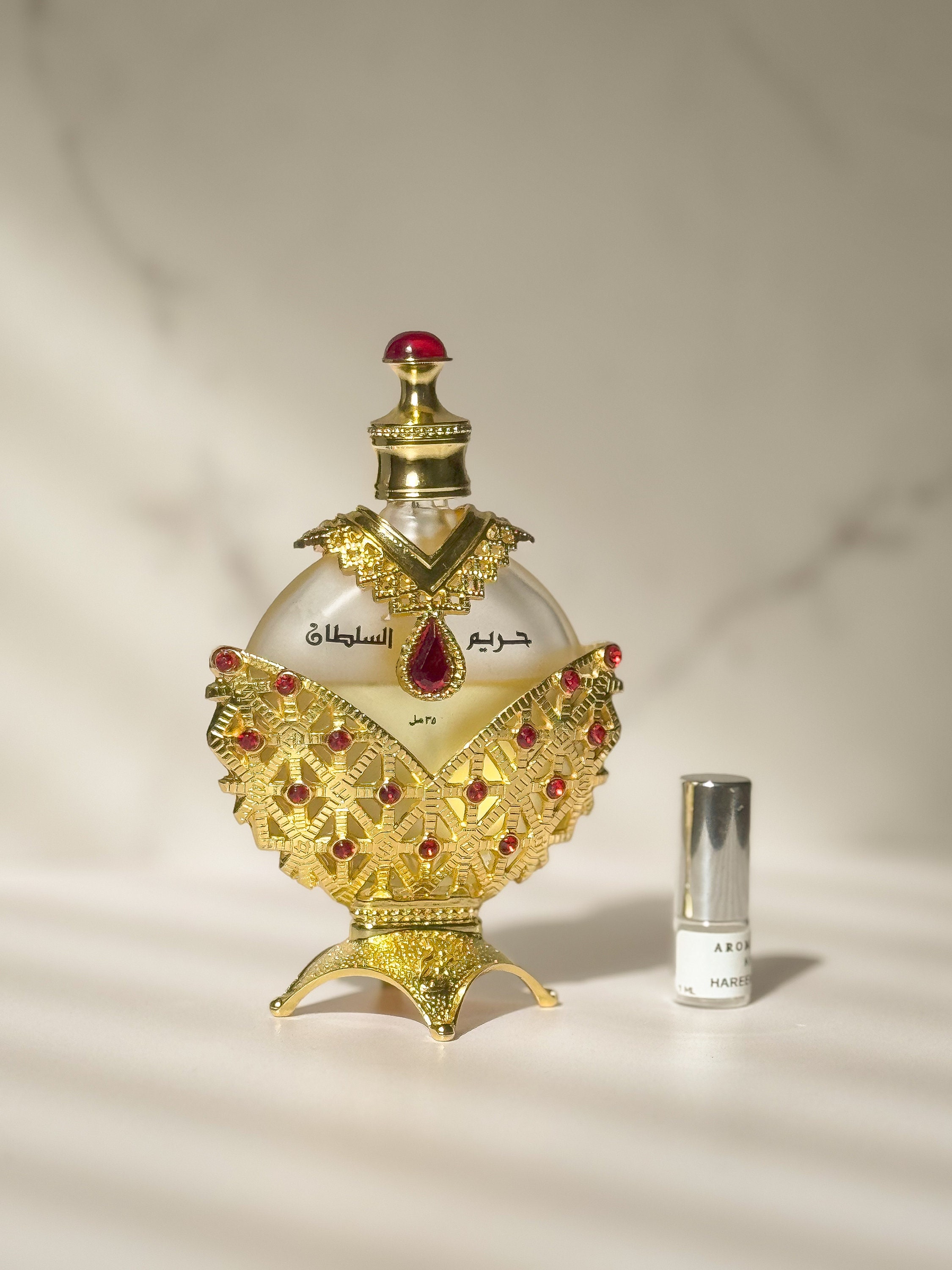 Khadlaj Hareem Al Sultan Gold Perfume Oil Sample in a Quality Roll-on ...