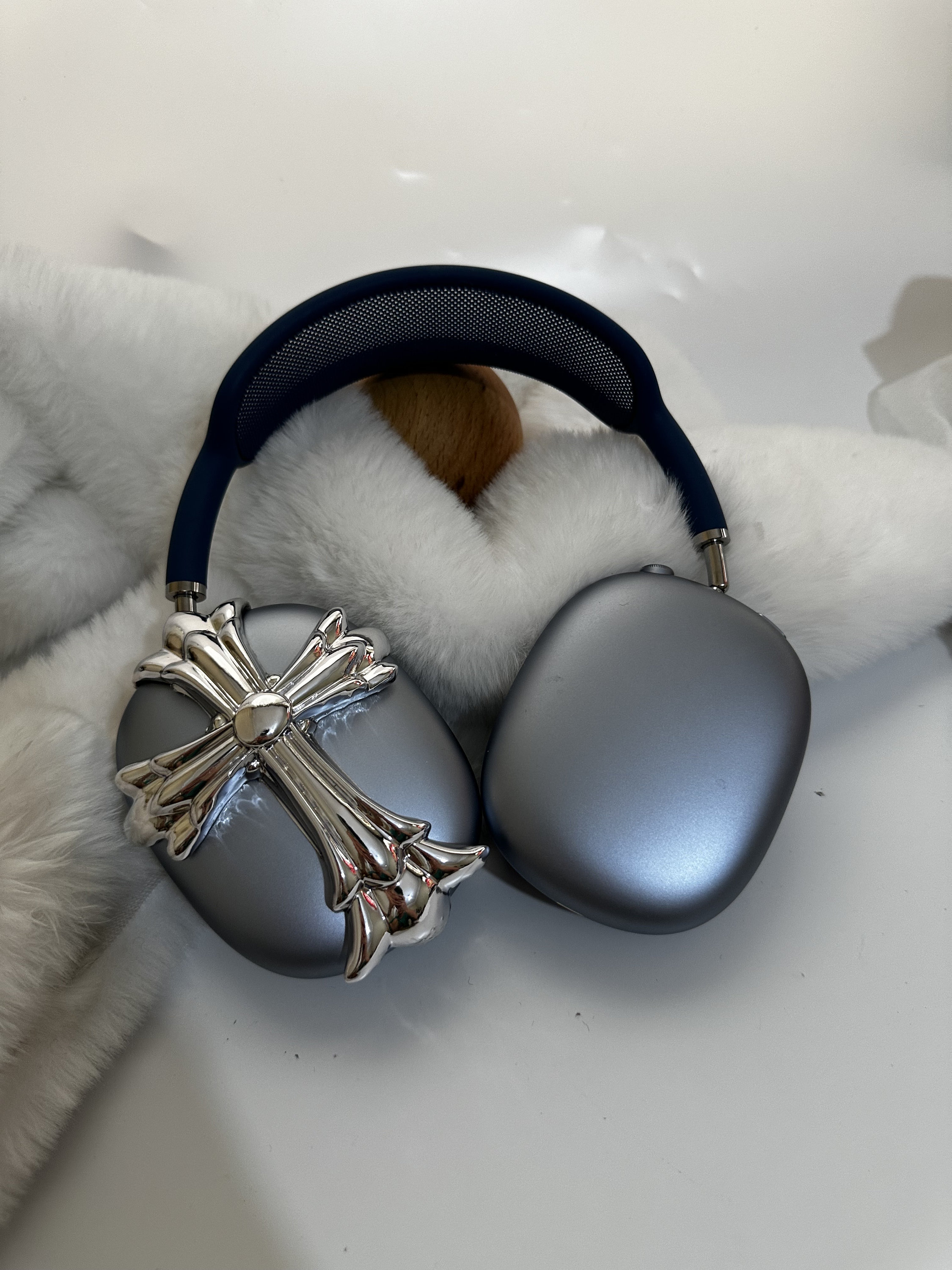 Airpods Max Pewter Cross Earbuds Attachment / Headphones Airpods Max Pewter Cross Earbuds Attachment / Headphones