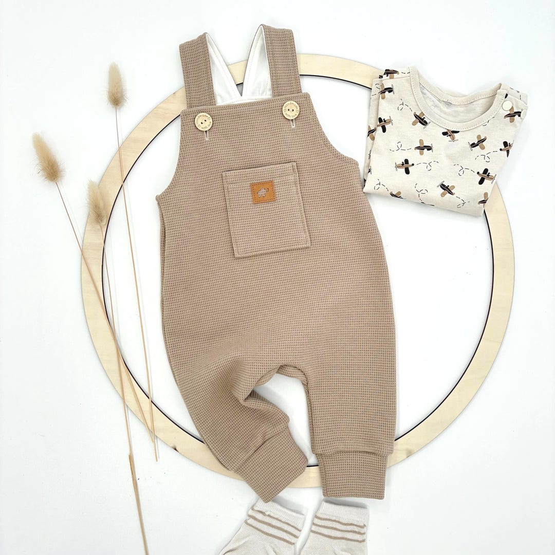 Baby-Strampler Waffeljersey Beige • Latzhose 50–92 • Handgemachte ...