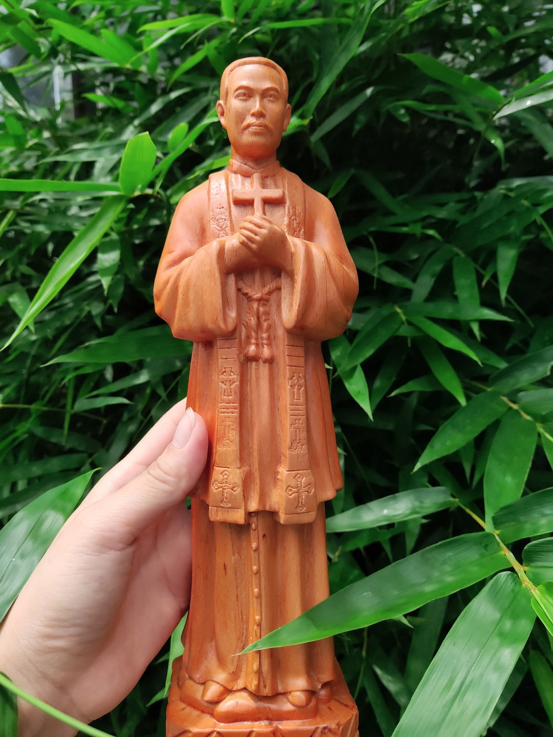 Pastor Truong Buu Diep Statue, Fr. Truong Buu Diep Holding Cross ...