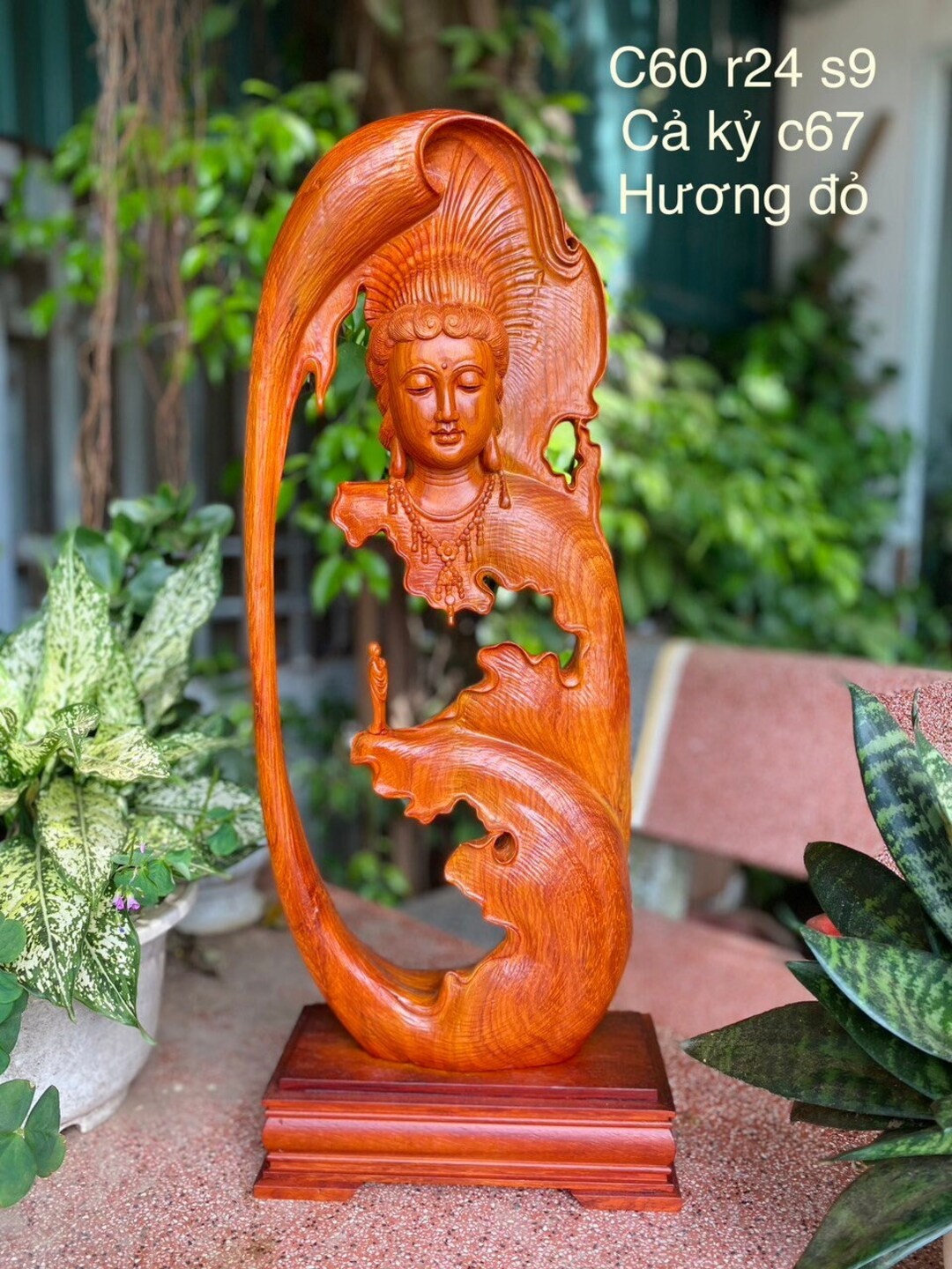 Single-mindedly Worshiping Buddha Statue, Handicrafted Wooden Statue of ...